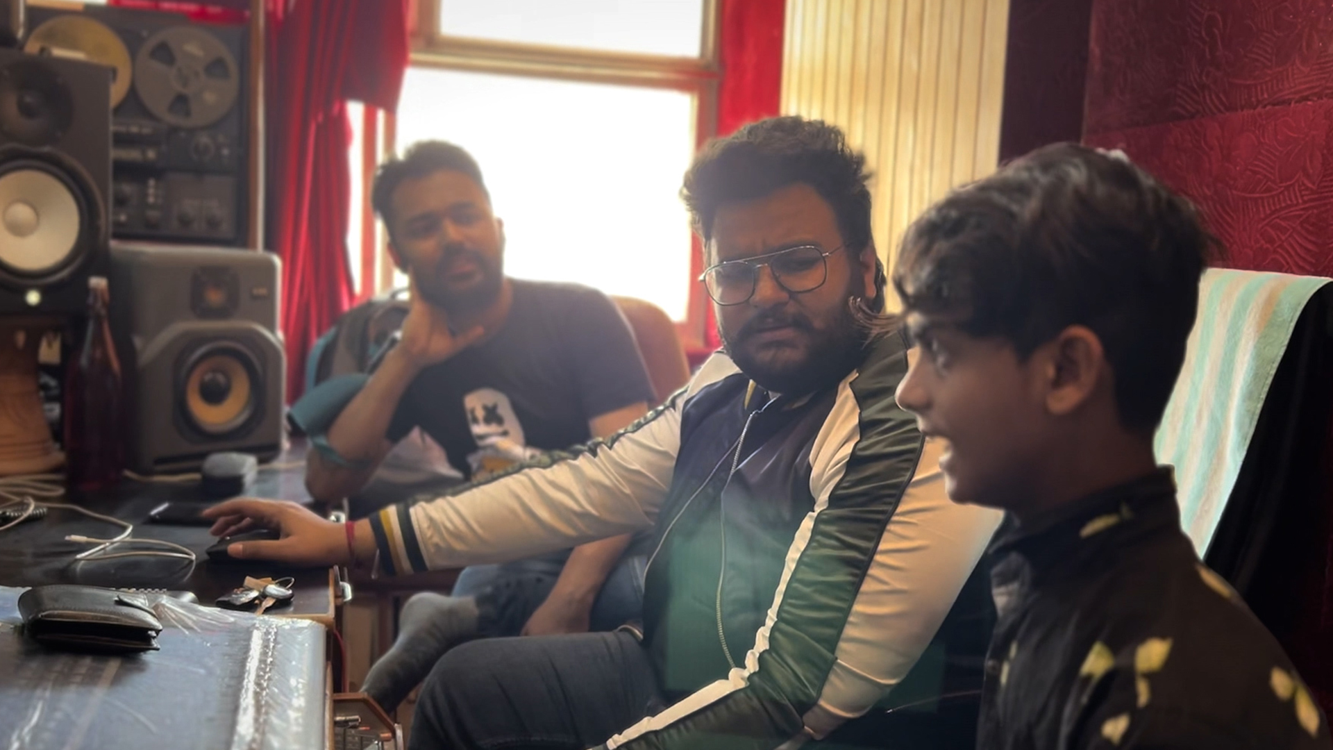 Watch Gullak Season 3 Episode 5 Online - Izzat Ki Chamkaar - Sony LIV ...