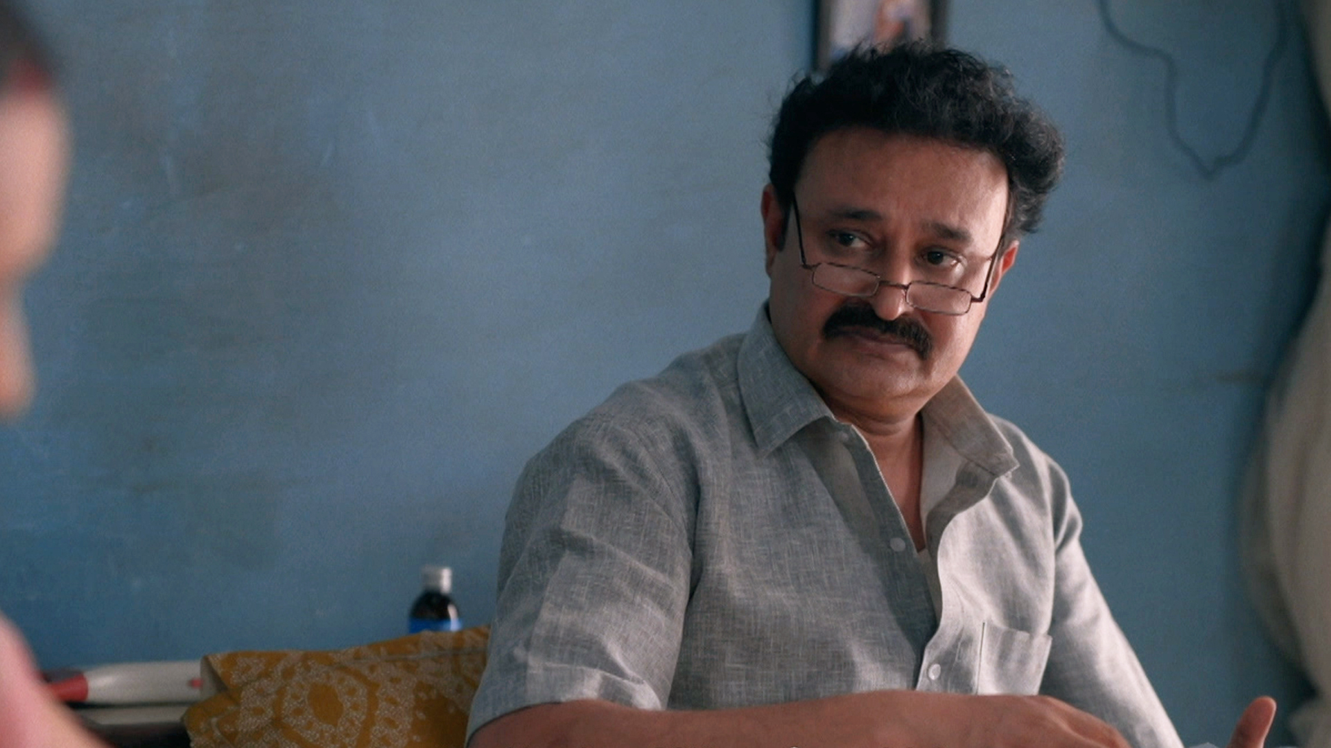 Watch Gullak Season 3 Episode 5 Online - Izzat Ki Chamkaar - Sony LIV ...