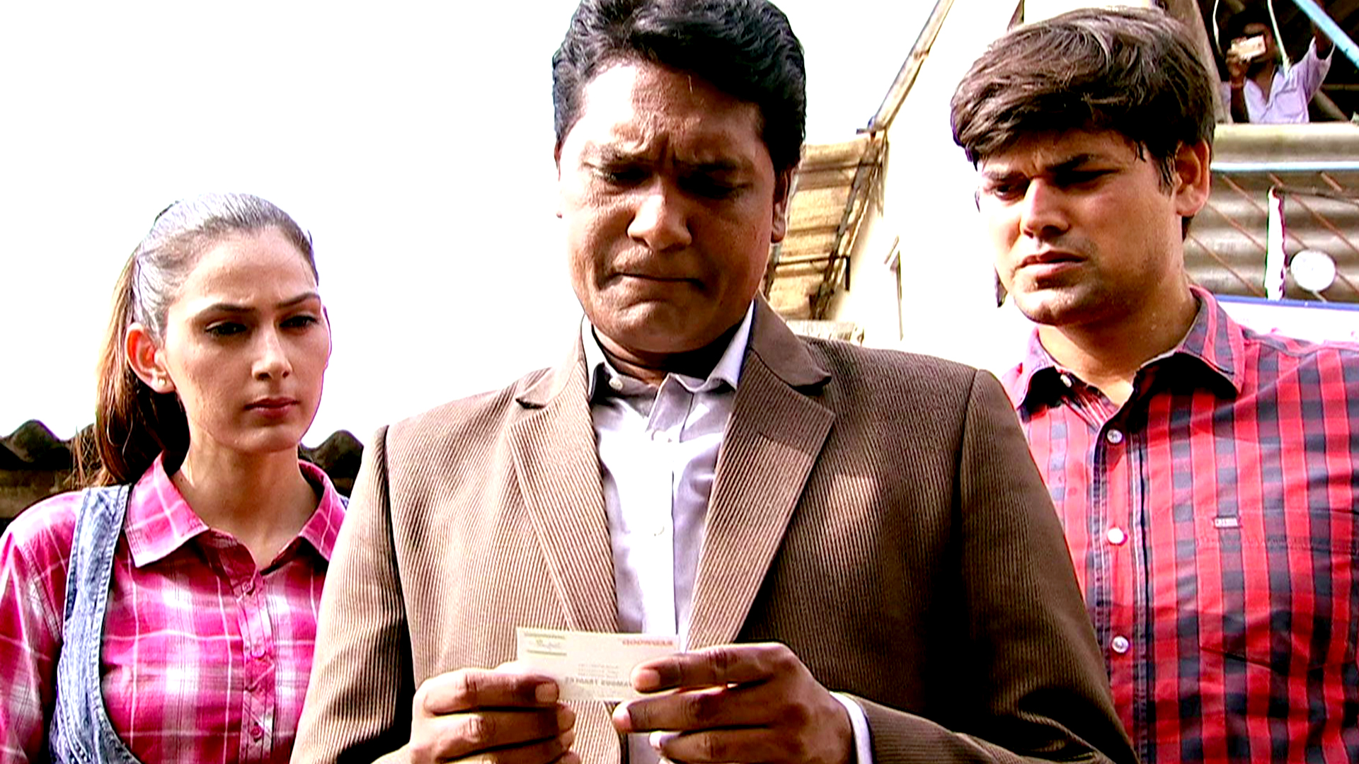 Watch CID Episode No. 1118 TV Series Online - Khatre Mein Masoom - Part ...