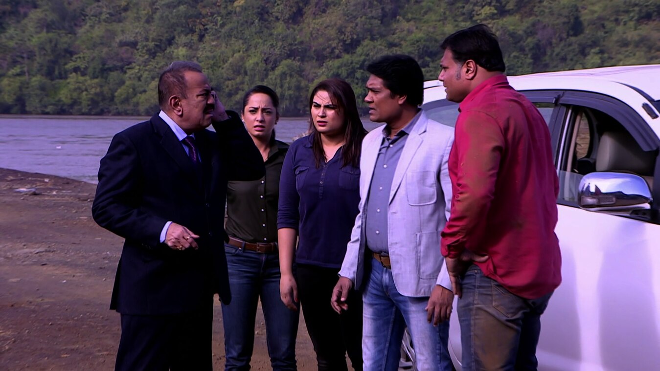 Watch CID Episode No. 1317 TV Series Online - Shaapit Case - Sony LIV