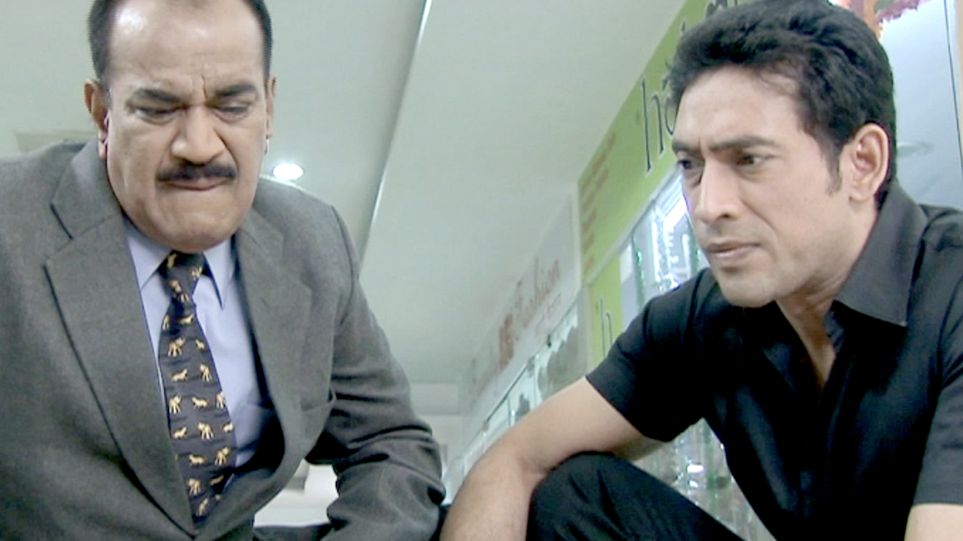Watch CID Episode No. 668 TV Series Online - Murderer and Victim - Sony LIV