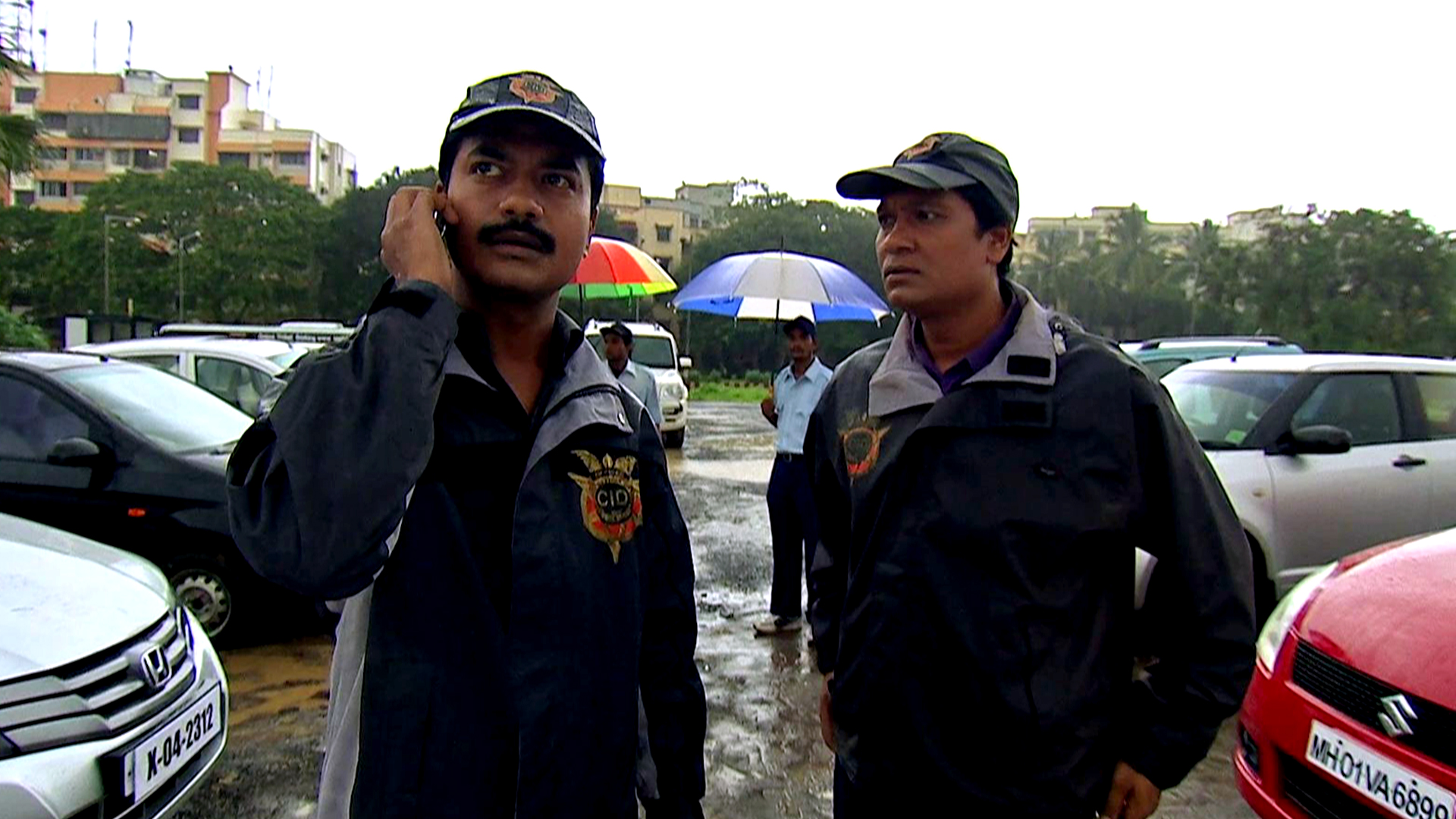 Watch CID Episode No. 981 TV Series Online - Khatre Mein Masoom - Sony LIV