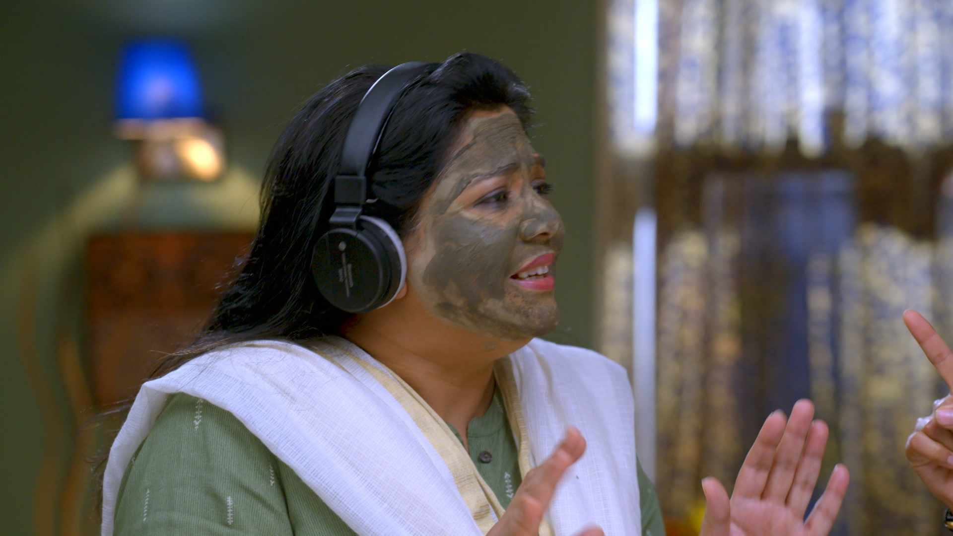 Watch Misri's Deal Full HD Video Clips on Sony LIV