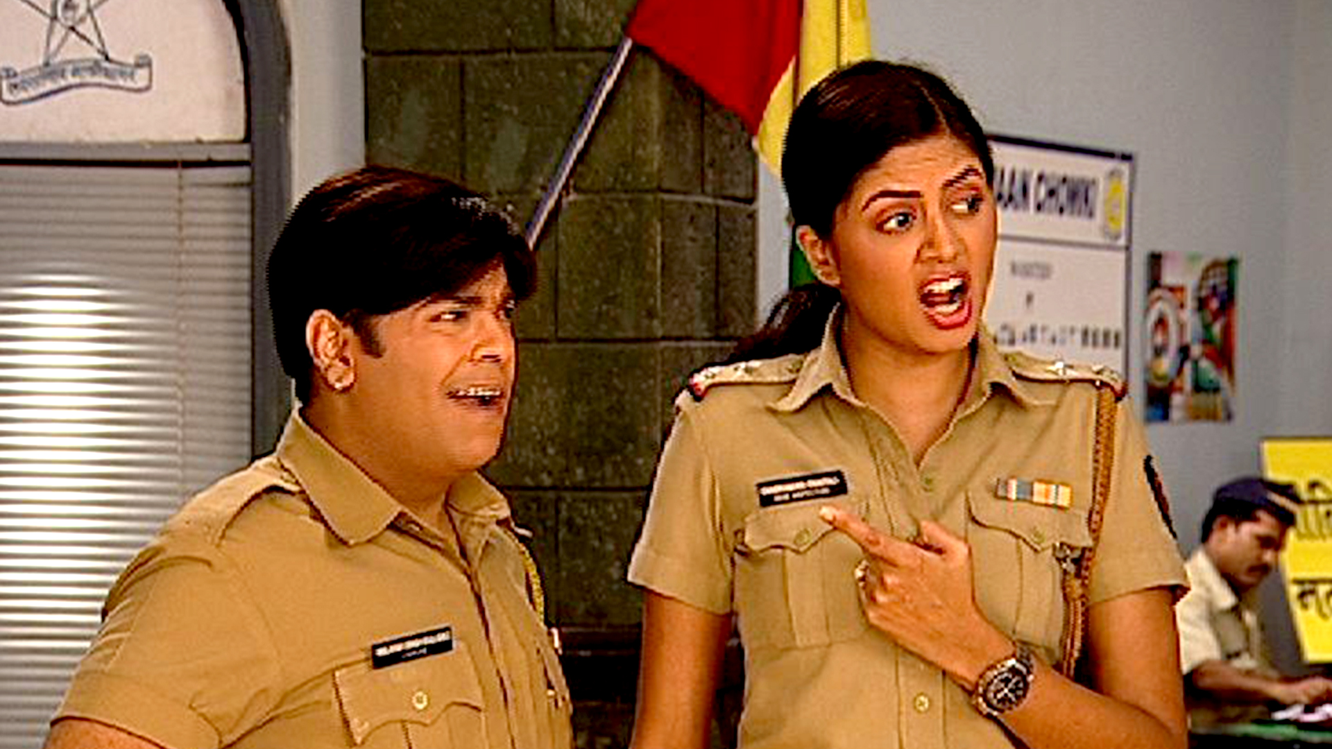 Watch FIR Episode No. 522 TV Series Online - Sharif's Engagement - Sony LIV