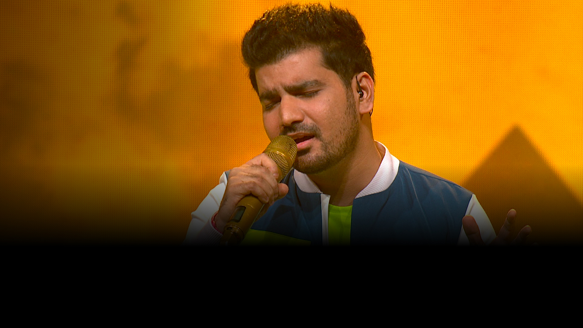 Watch Suraj Hua Maddham By Vineet And Deboshmita Full HD Video Clips on ...